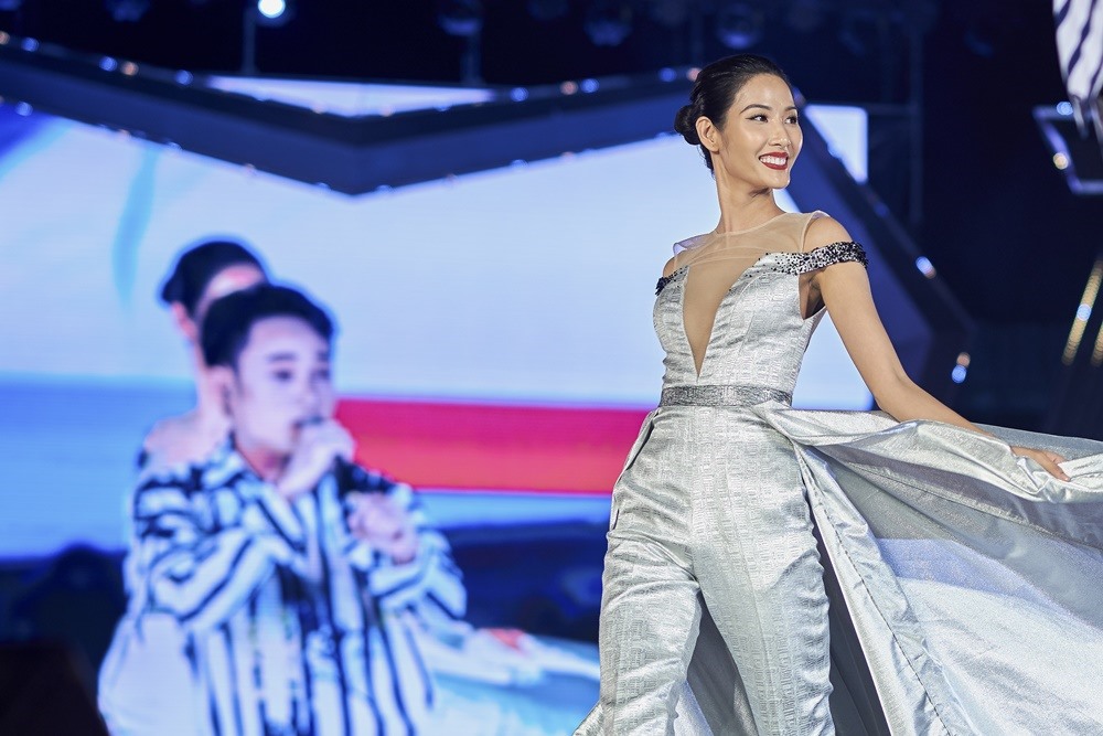 Hoàng Thùy, Kim Nguyên cùng dàn mẫu chuẩn hoa hậu góp mặt trong bộ sưu ...