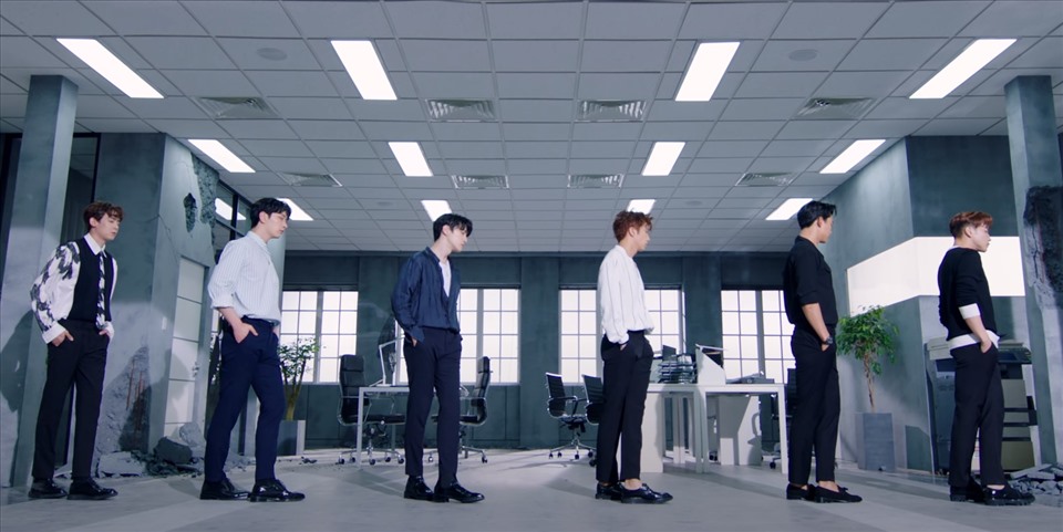 Những quý ông lịch lãm 2PM tái xuất với “Make It”