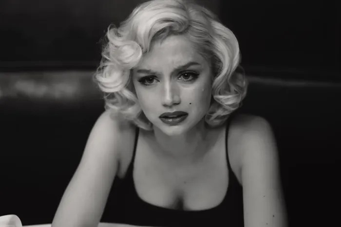 Bộ phim nhiều cảnh nóng về Marilyn Monroe khiến khán giả phẫn nộ