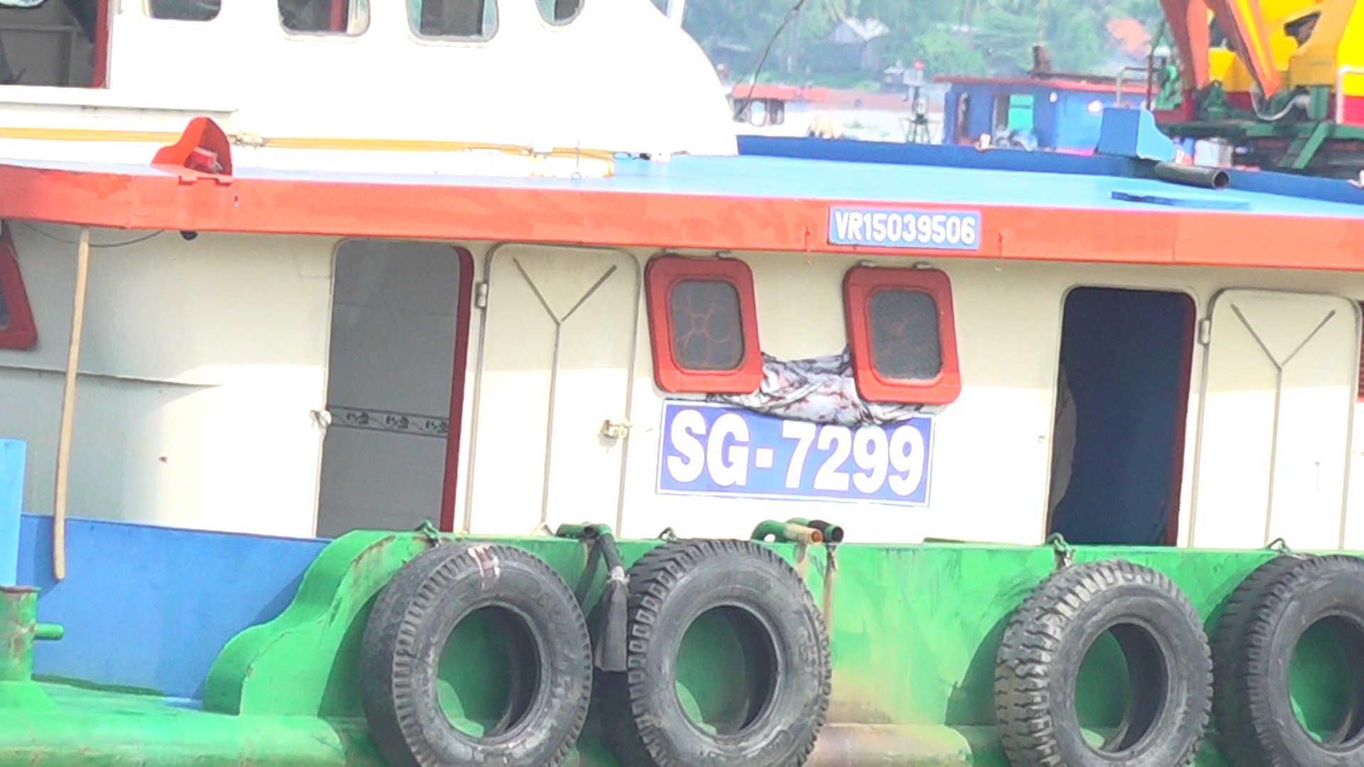 Nhộn nhịp mua bán cát vàng Campuchia ở thượng nguồn sông Tiền