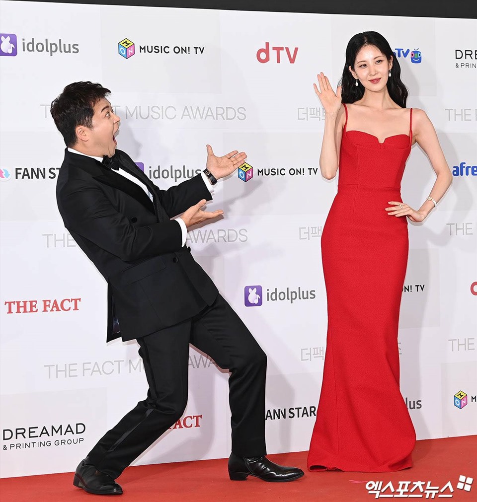 Phong cách nổi bật của NewJeans trên thảm đỏ The Fact Music Awards 2022