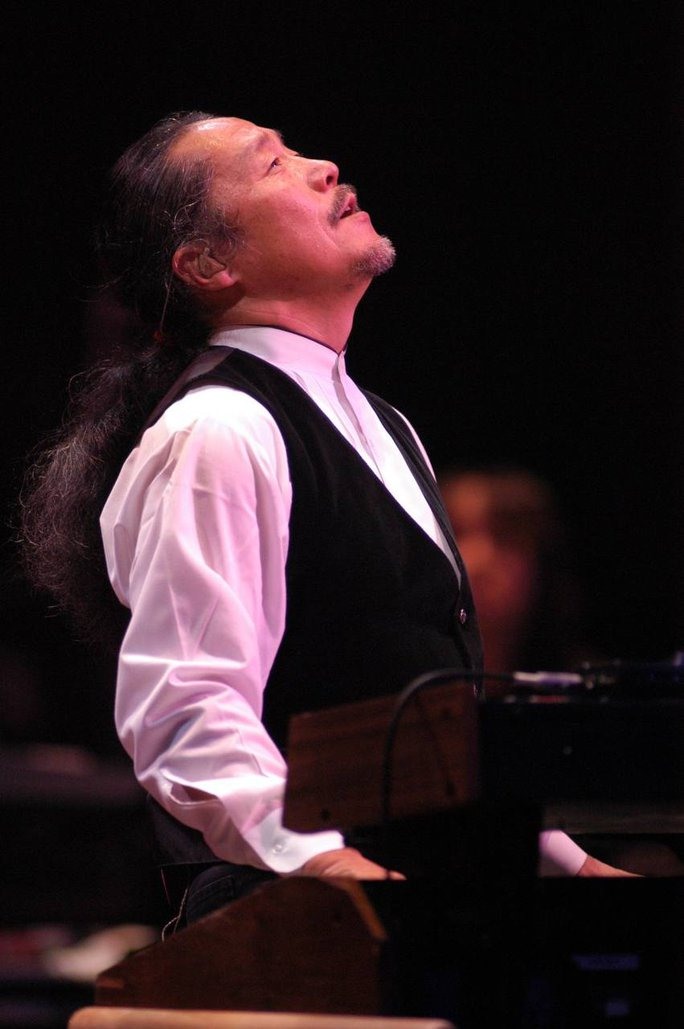 Phù thủy âm nhạc bậc thầy Kitaro và sự thông minh của Hà Anh Tuấn