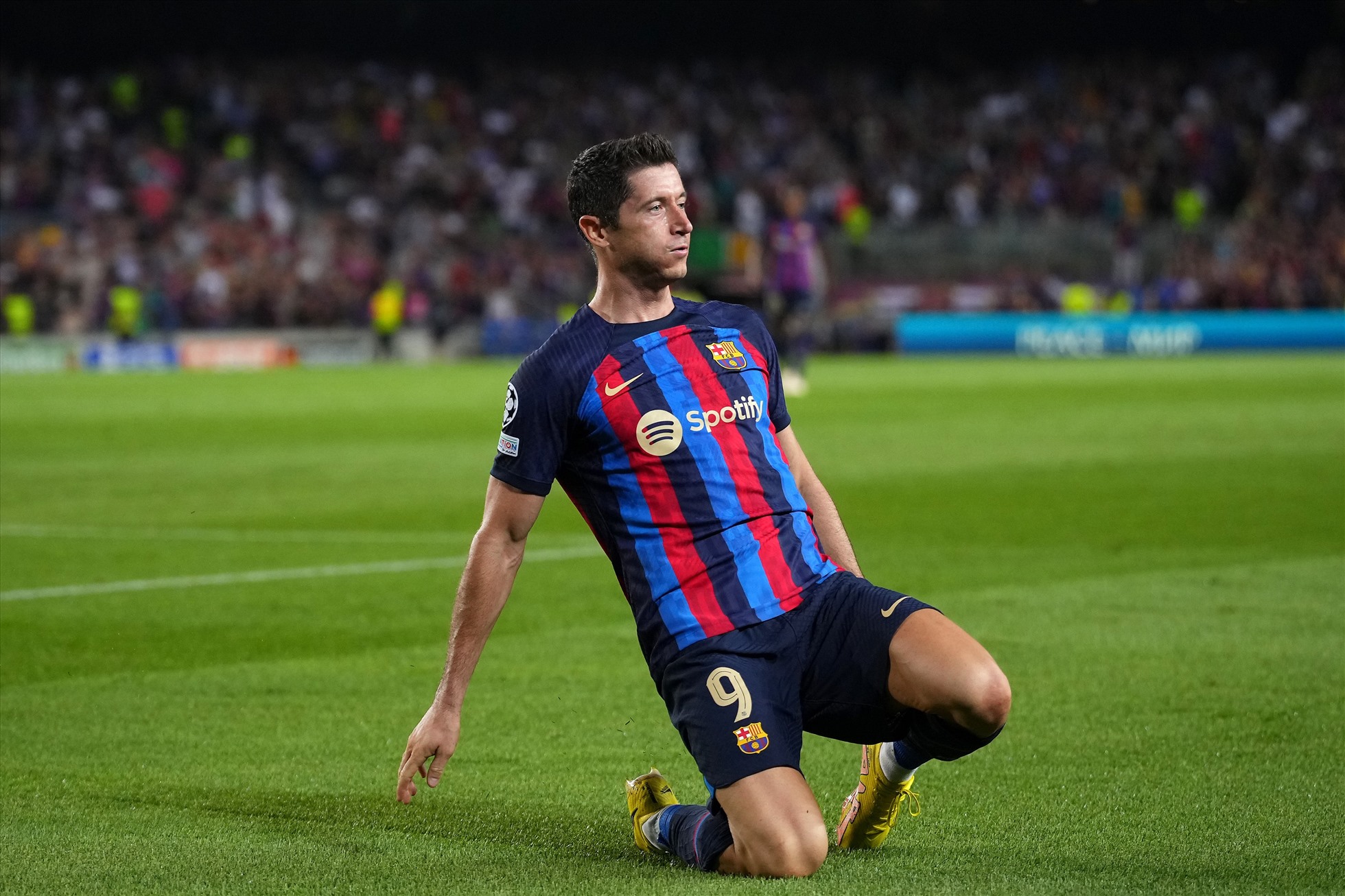 Barcelona sẽ tốt hơn khi không có Lewandowski?