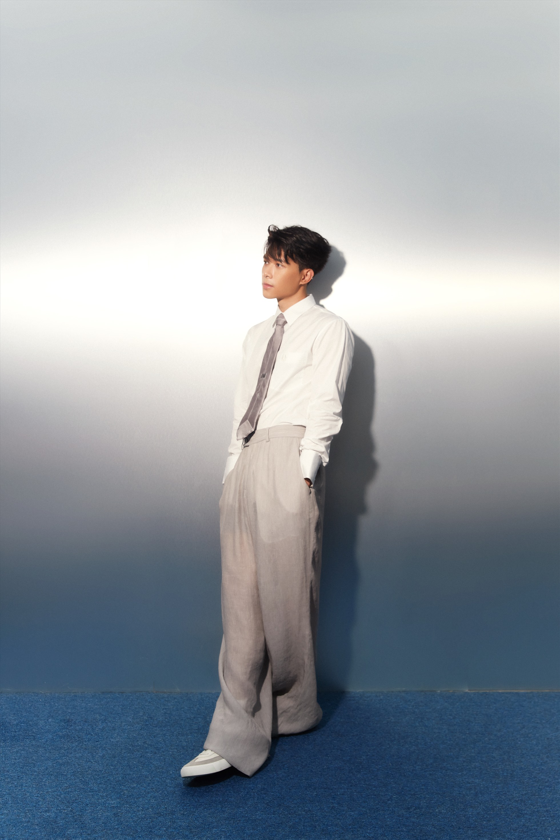 Anh Tú Atus tung ảnh đón năm mới, nhìn lại hành trình nghệ thuật