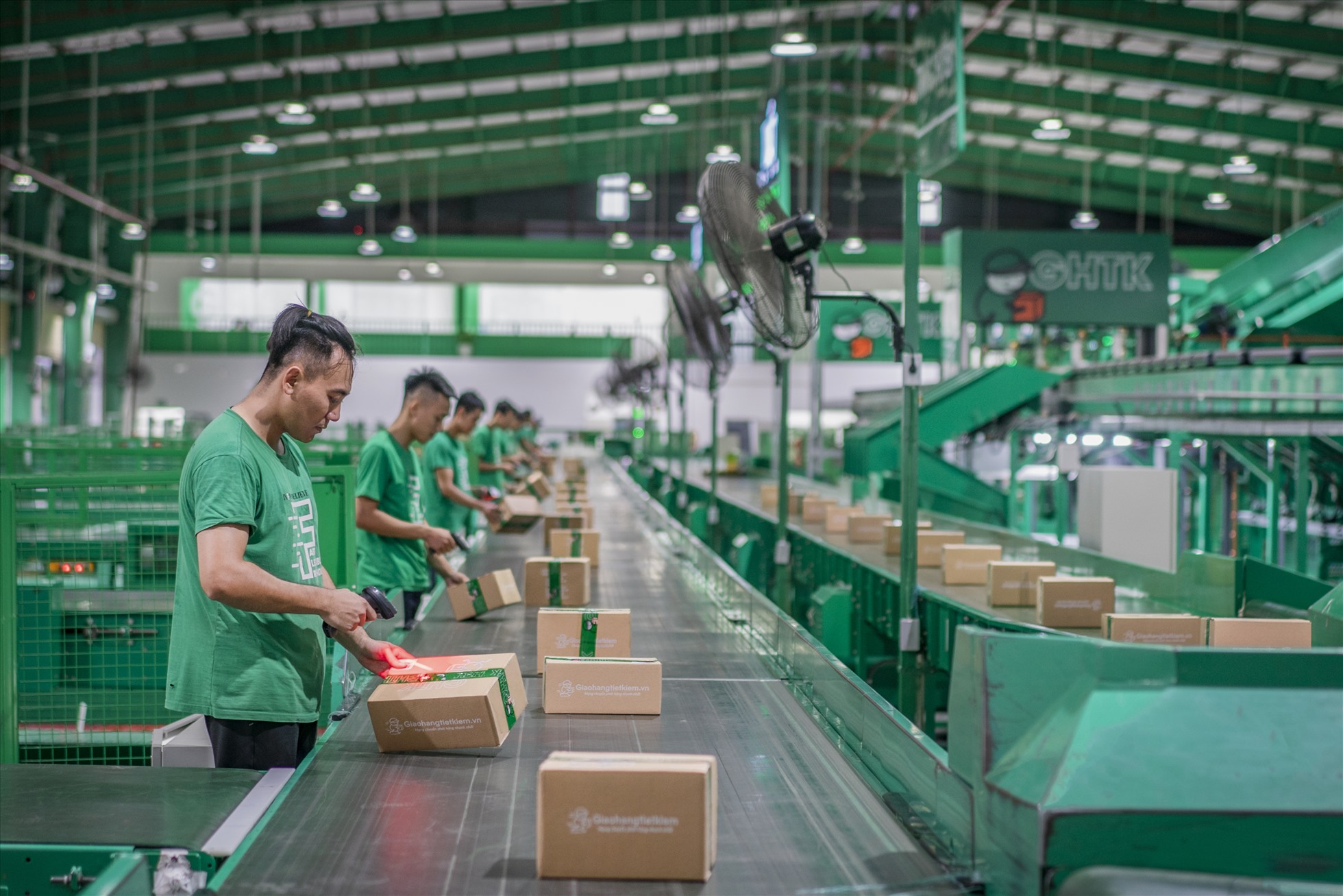 Giao Hàng Tiết Kiệm - Hành trình 10 năm nỗ lực trở thành Thương hiệu ...
