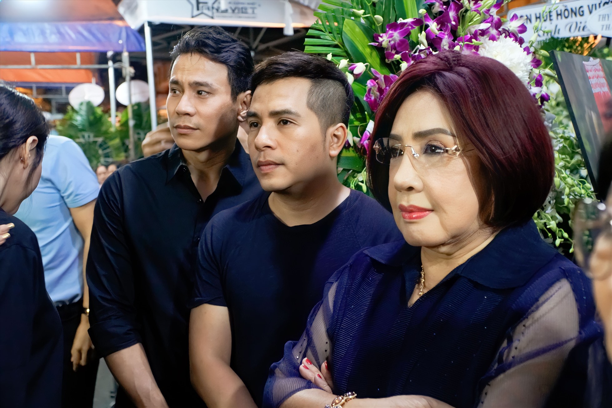 NSND Kim Cương lau di ảnh, Lệ Thủy, Thoại Miêu nghẹn ngào đến viếng Vũ Linh