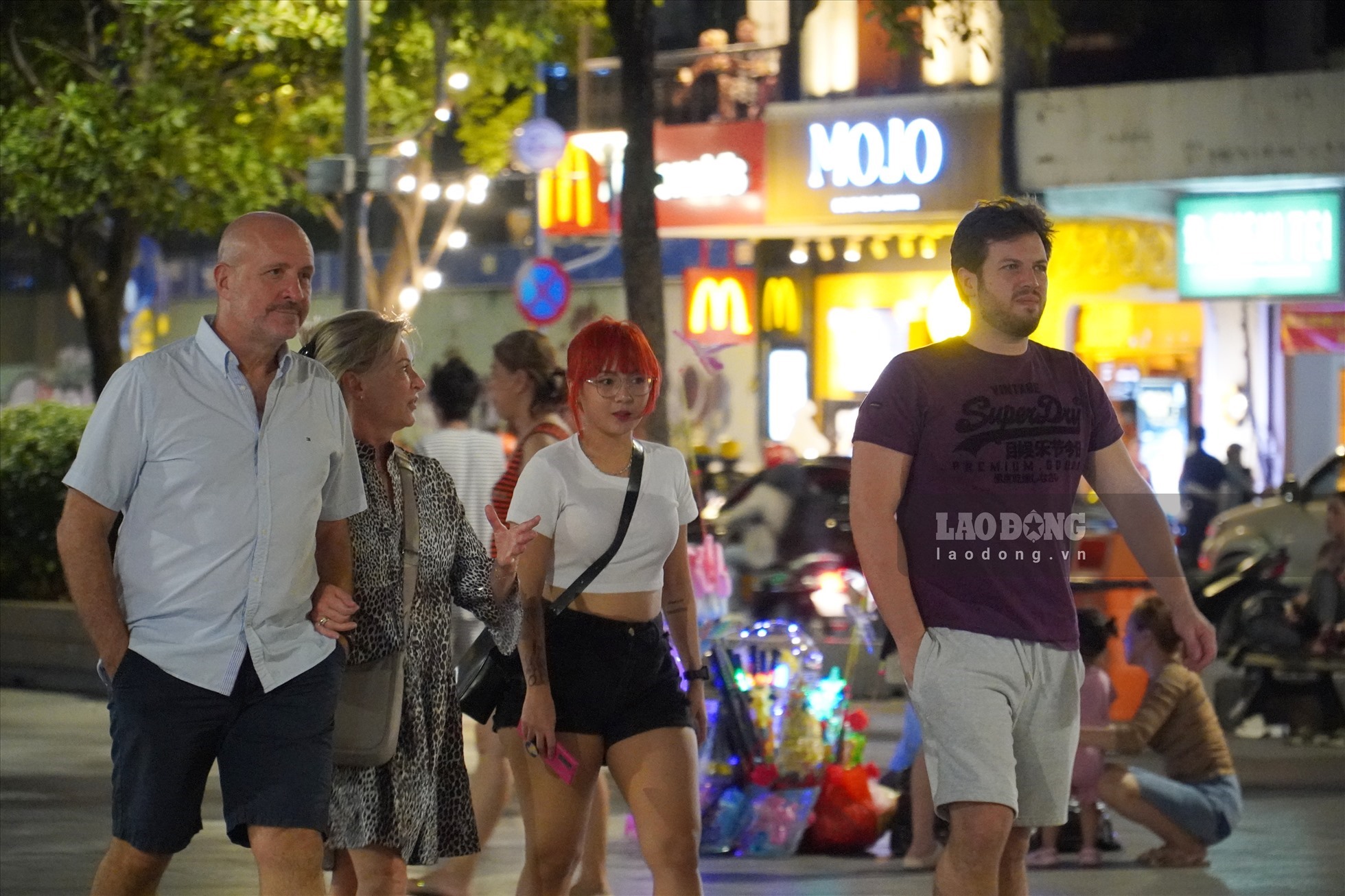 Phố đi bộ TP Hồ Chí Minh: Mỏ vàng cần khai thác để phát triển kinh tế đêm