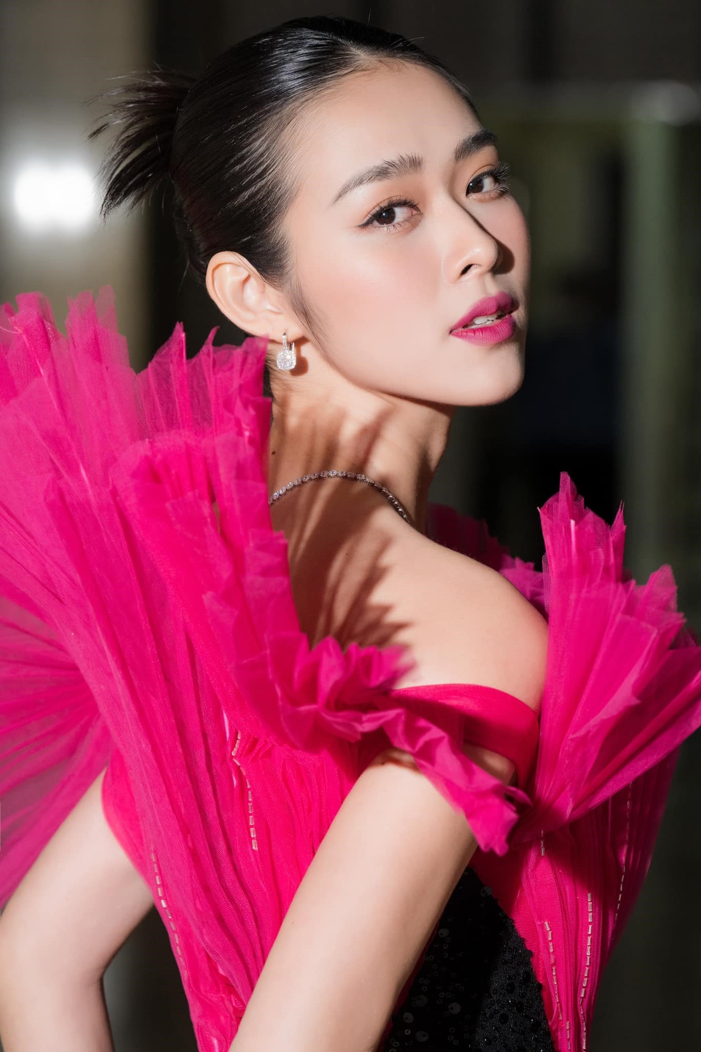 Nhan sắc quyến rũ của nữ chính "Lật mặt 6" ở tuổi 30