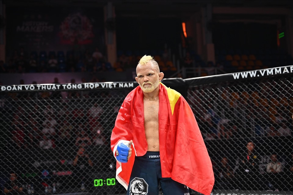 Nhà vô địch jiujitsu Brazil Robson Oliveira trở lại sàn đấu MMA Việt Nam