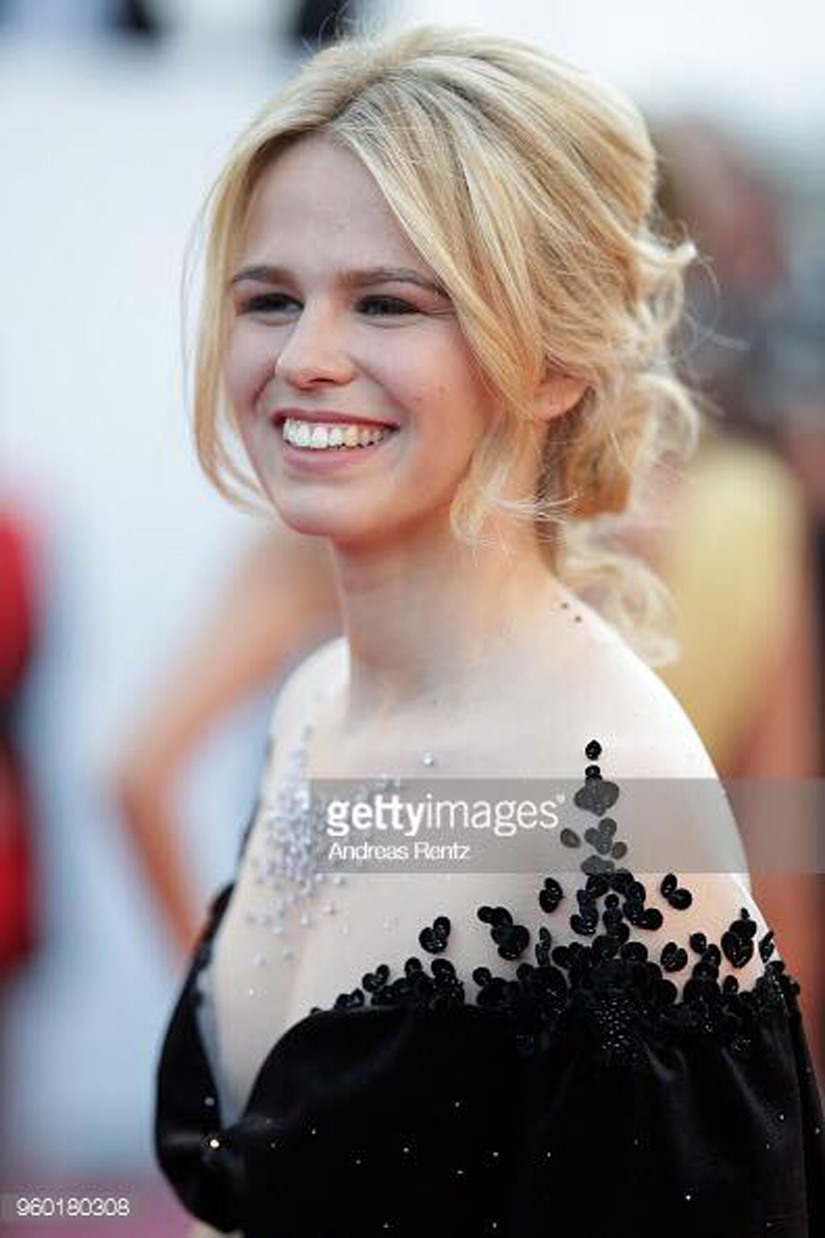 Chiêm ngưỡng bộ thiết kế triệu đô của NTK Việt Nam trên thảm đỏ LHP Cannes