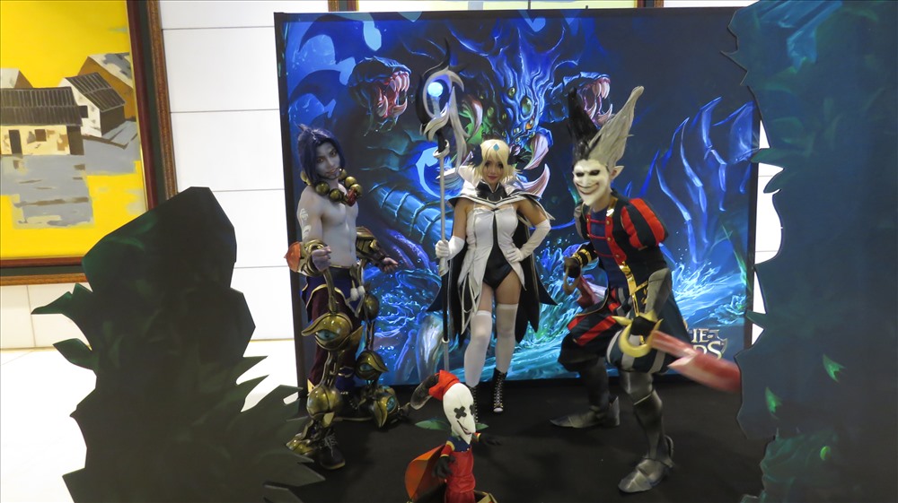Game thủ, thiếu nữ cosplay quần tụ tại giải eSport MSI lần đầu tại VN