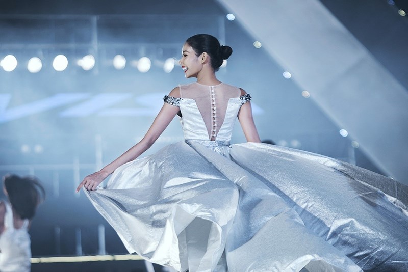 Hoàng Thùy, Kim Nguyên cùng dàn mẫu chuẩn hoa hậu góp mặt trong bộ sưu ...