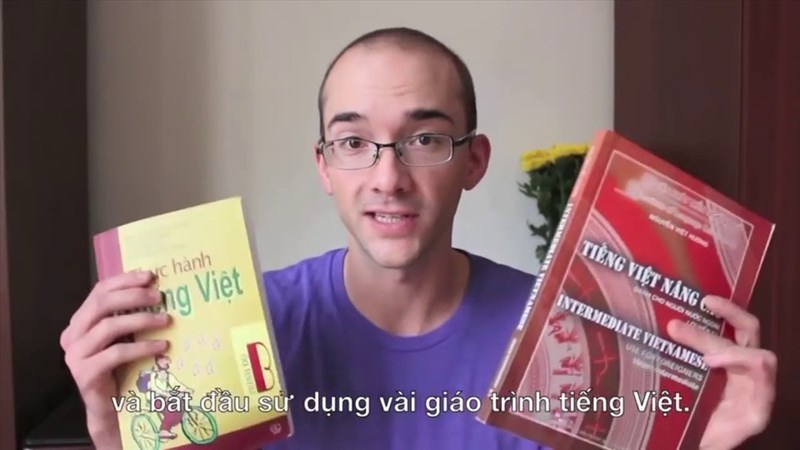 Một phụ huynh Hà Nội đề nghị cấm Daniel Hauer đứng trên bục giảng tại VN