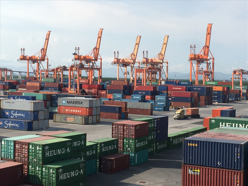 “Cục nợ” hàng nghìn container... rác