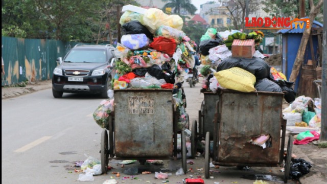 Rác thải đầy rẫy ở điểm du lịch Ghềnh Bàng