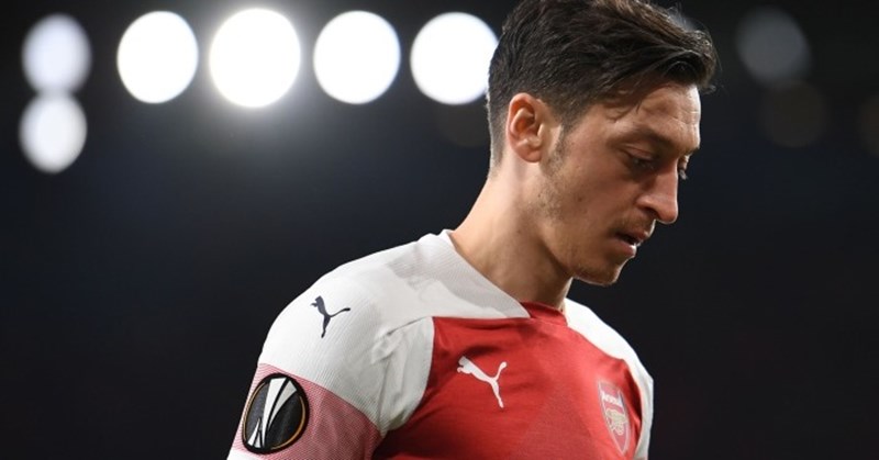 Ozil lương cao để làm gì?