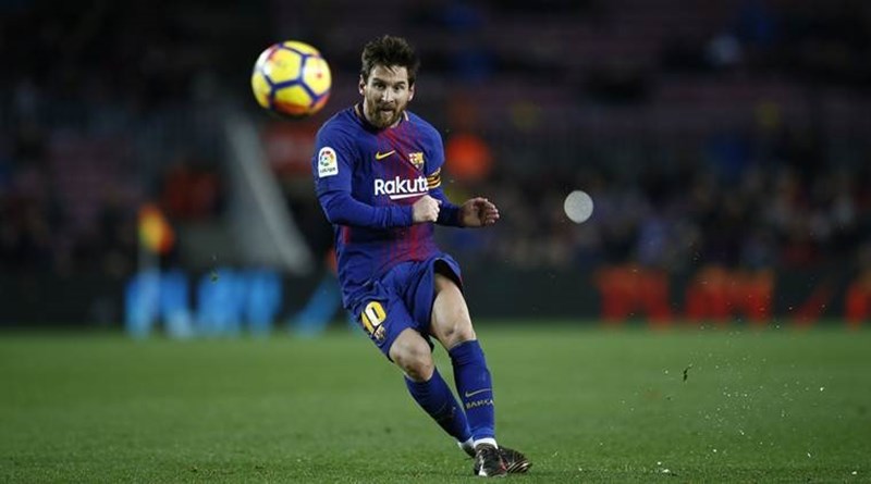 Messi sút phạt đẳng cấp hạ gục "thủ môn Robot" khổng lồ