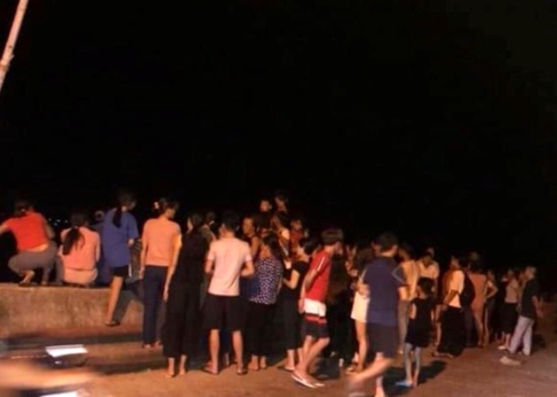 Tàu bị chìm trên biển, 4 ngư dân may mắn thoát chết