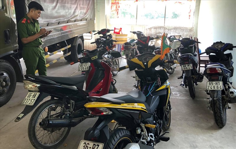 Tạm giữ 31 xe máy để điều tra hành vi “Tổ chức tụ tập, đua xe trái phép”