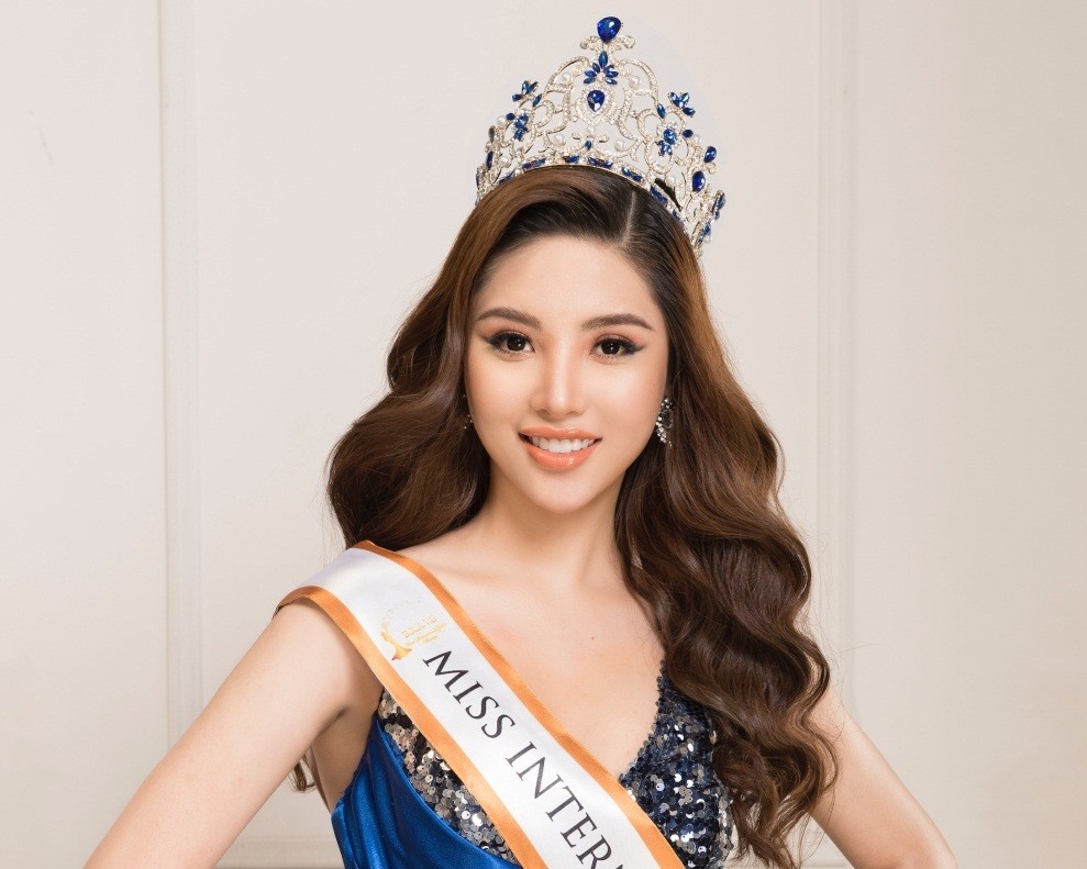 Bộ đầm dạ hội Mỹ Huyền mặc ở chung kết Miss International Globe có gì lạ?