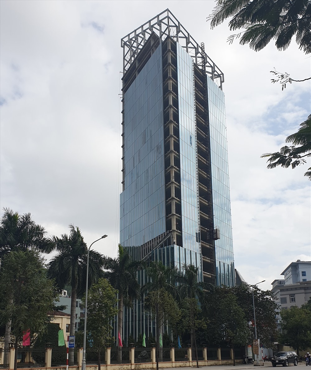 Bụi từ các bãi thải than trên cao tấn công khu dân cư và đường cao tốc