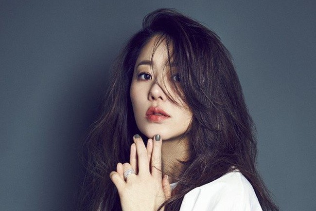 Hình ảnh của Go Hyun Jung và Shin Hyun Bin trong phim mới