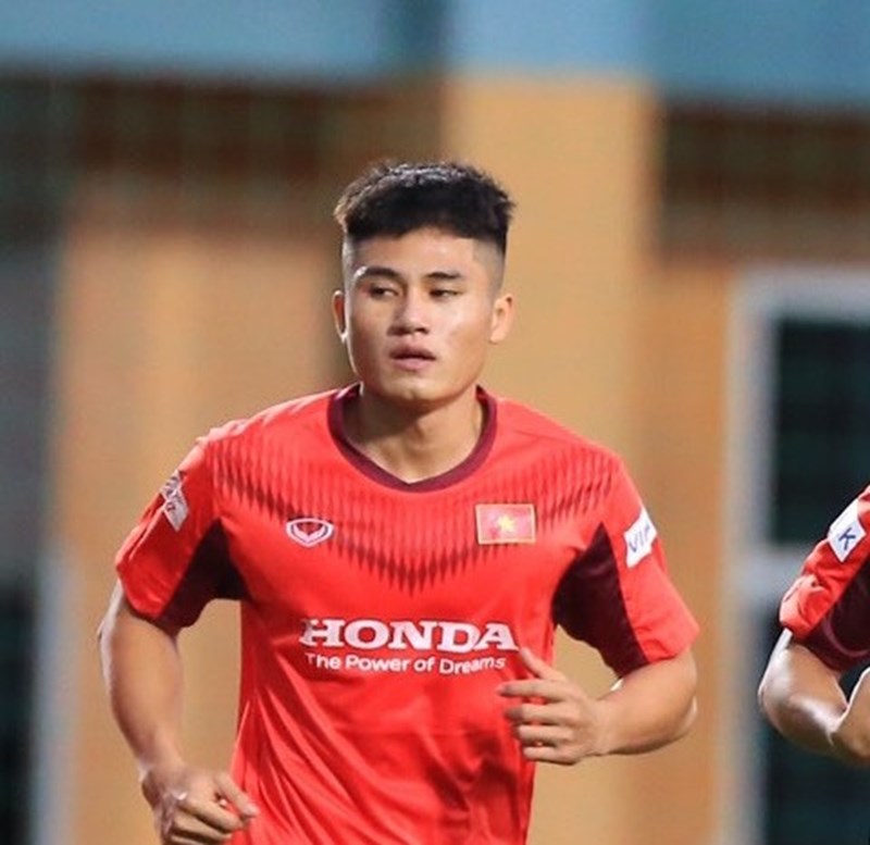 Tân binh 17 tuổi tập buổi đầu với U22 Việt Nam