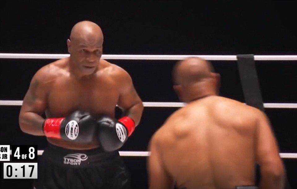 Mike Tyson tái xuất ấn tượng ở tuổi 54, hoà điểm Roy Jones Jr