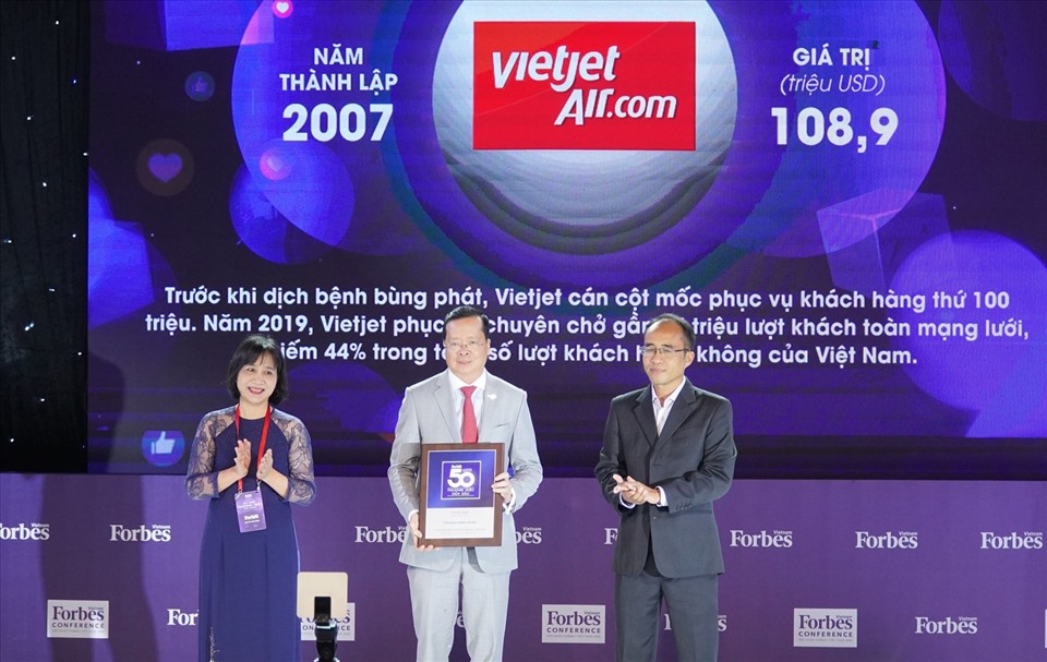 Đón Tết Tân Sửu ngập tràn mai, đào cùng Vietjet