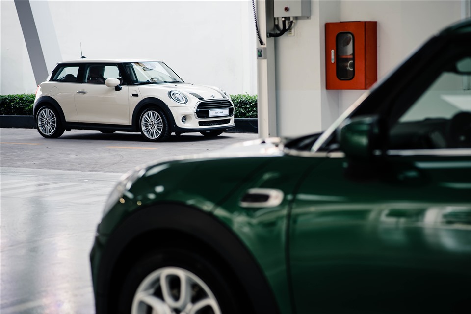 Mini Cooper mới lộ diện, đối thủ đáng gờm của A-Class và BMW 116i