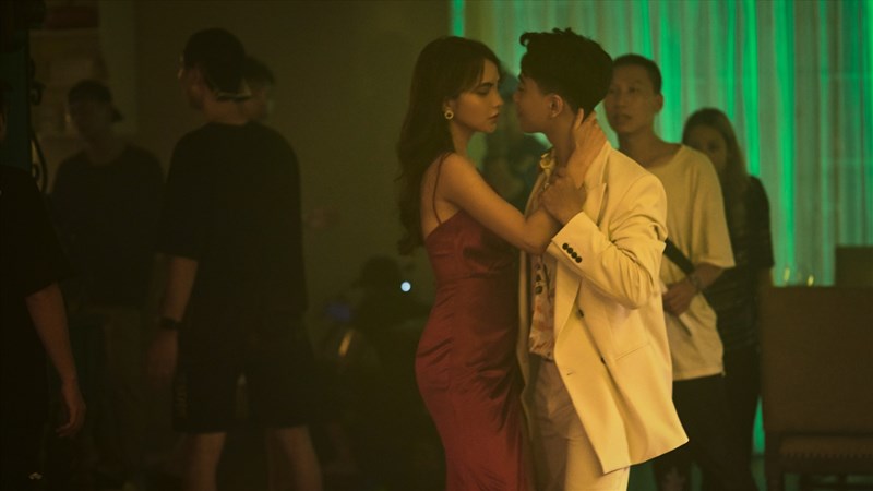 Nhà sản xuất Machiot tình tứ với Top 6 The Face - Bùi Linh Chi