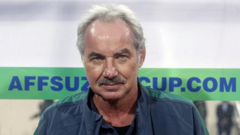 Huấn luyện viên Alfred Riedl qua đời