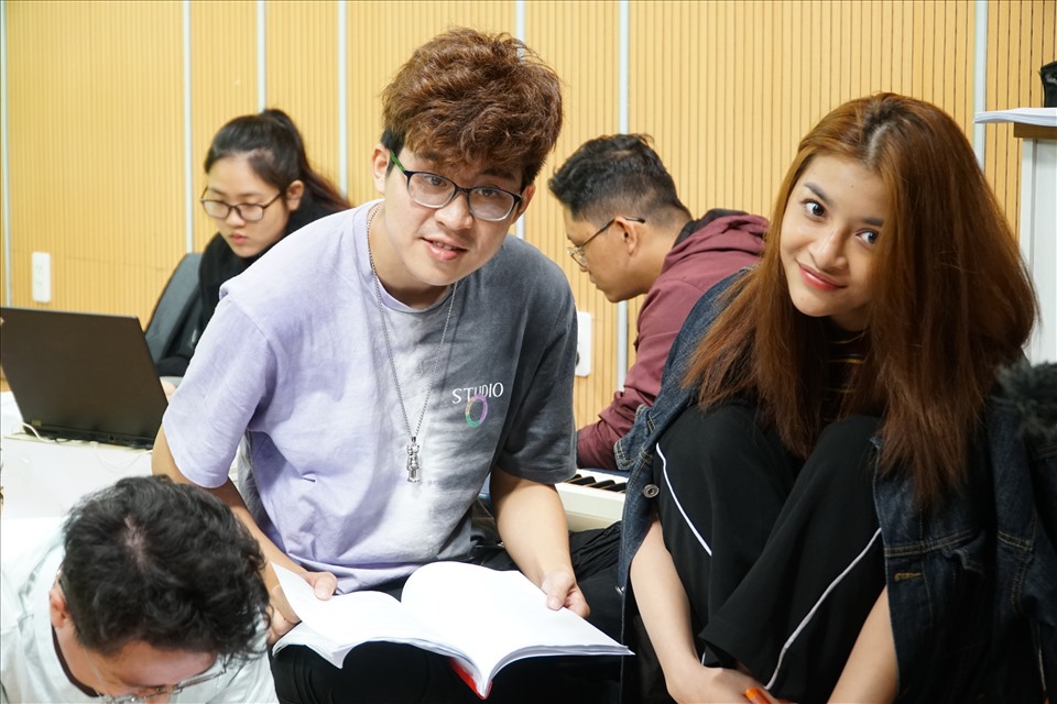 Rapper Weeza - King Of Rap "nổi loạn" với "Mặc kệ cả thế giới"