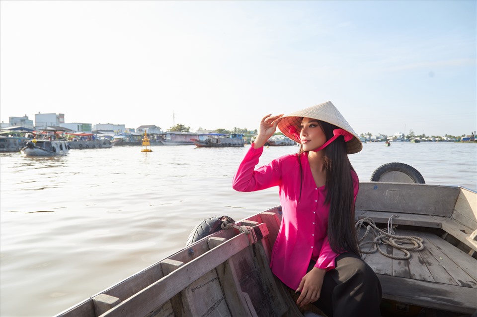 Kim Duyên lên đường sang Israel chinh phục Miss Universe 2021