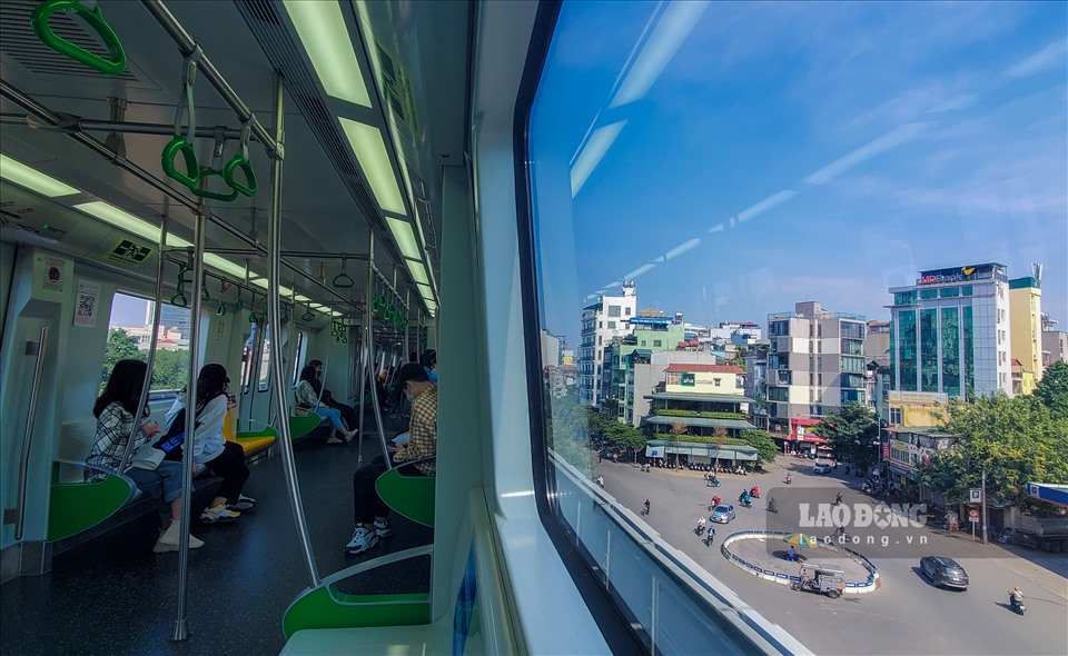 Xác minh, xử lý nhóm thanh niên cởi trần trên tàu điện Cát Linh - Hà Đông