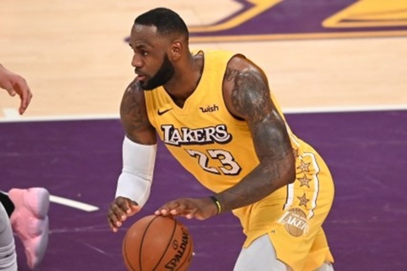 LeBron trở thành cầu thủ thứ 5 trong lịch sử NBA đạt 100 cú đúp