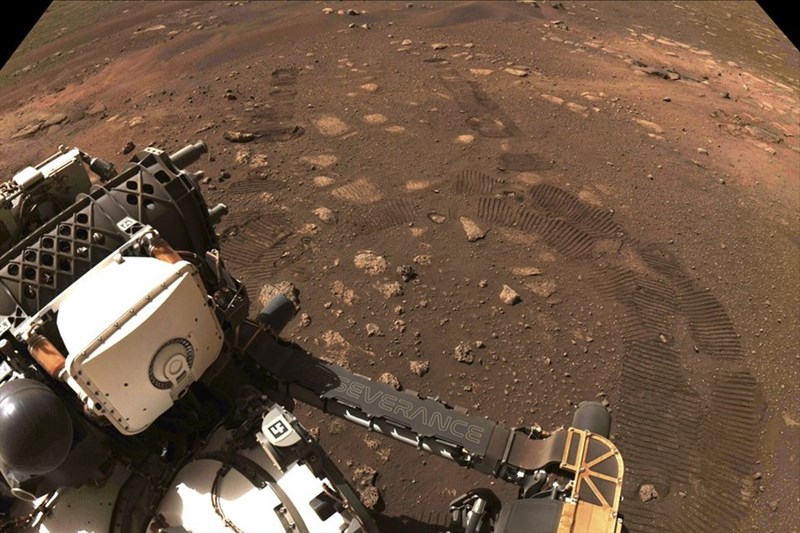 Chuyển động đầu tiên của tàu vũ trụ NASA trên bề mặt sao Hỏa