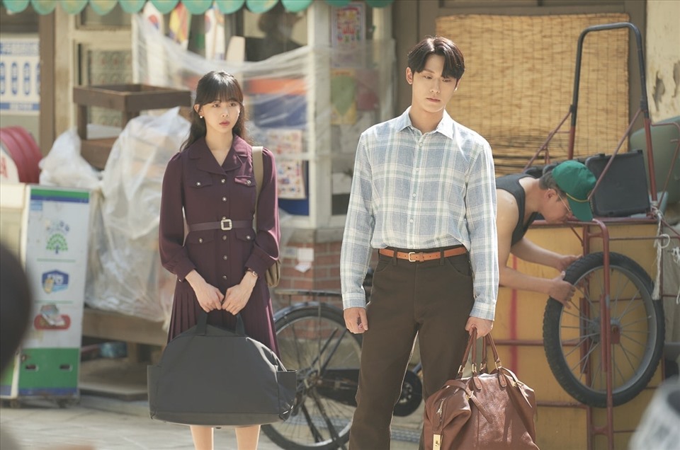 "Youth of May": Geum Sae Rok chạy trốn khỏi tình huống nguy hiểm