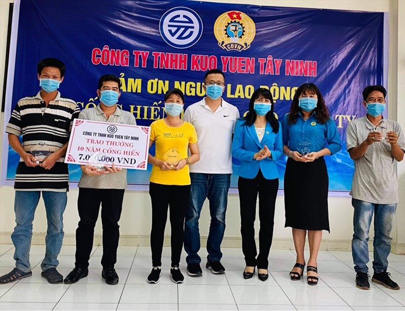 Công đoàn Công ty TNHH Kuo Yuen Tây Ninh: Trao thưởng cho 22 người lao động