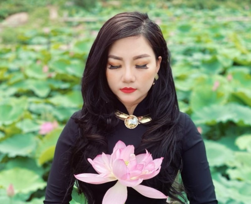 Sao Mai Thu Hường Ra Album ủng Hộ Chiến Sĩ Tuyến đầu Chống Dịch