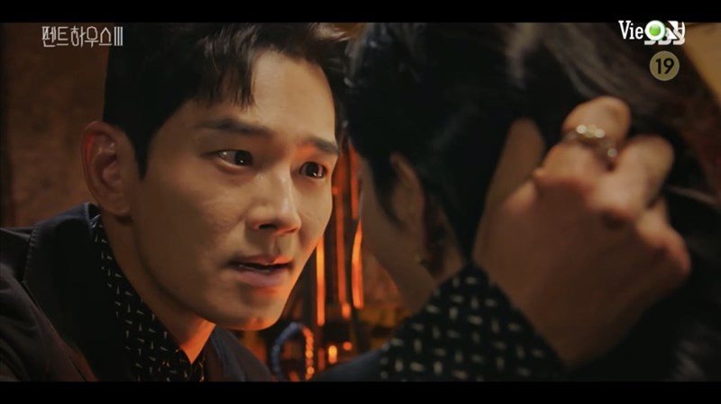 Penthouse: Cuộc chiến thượng lưu 3 tập 6: Baek Jun Ki phản bội Logan Lee