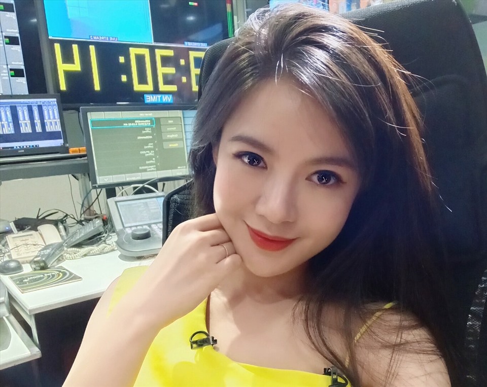 MC Tú Linh khoe ảnh đốn tim khán giả sau chiến thắng 5-1 của Man United