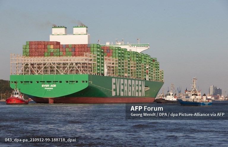 Cận cảnh hư hại của siêu tàu Ever Given sau khi mắc kẹt ở Suez