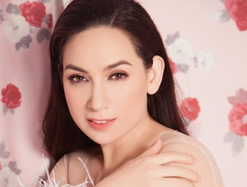 Ngắm "vẻ đẹp lai" đằm thắm và quyến rũ của ca sĩ Phi Nhung