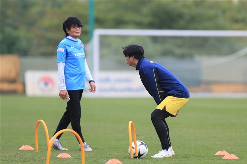 Tuấn Anh gửi lời cảm ơn đến bác sĩ Choi Ju-young