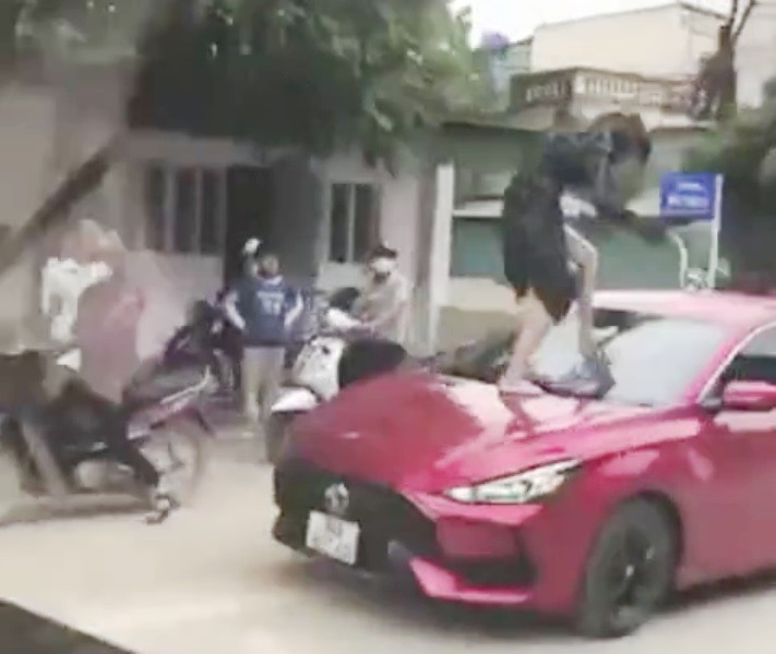 Gọi bạn tham gia đâm người vì ghen tuông