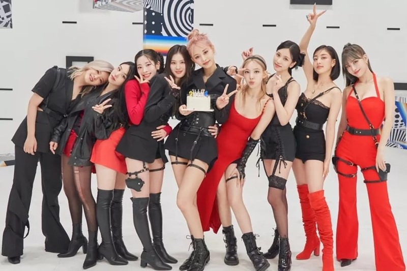 Mini album của TWICE đạt 8 tuần trên Billboard 200