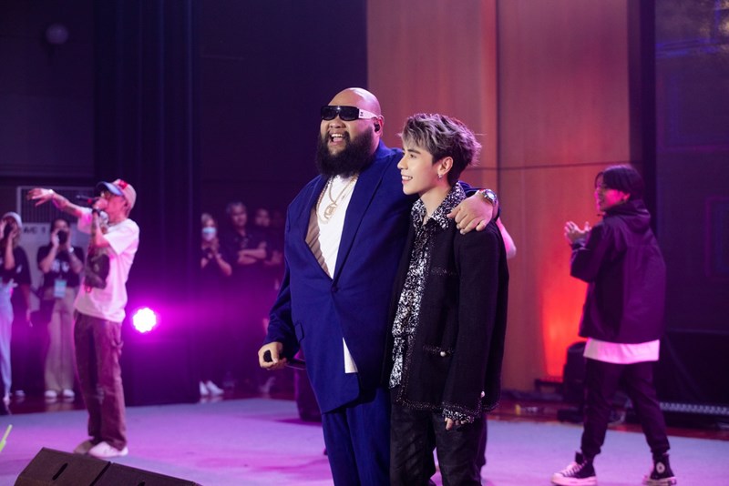 Quang Hùng MasterD kết hợp rapper F.Hero và ca sĩ WhaWha trên đất Thái