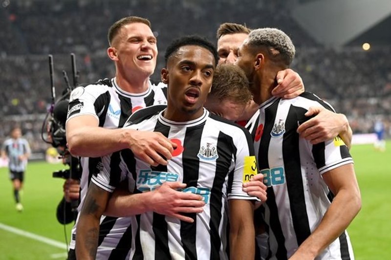 Chelsea thua trên sân của Newcastle