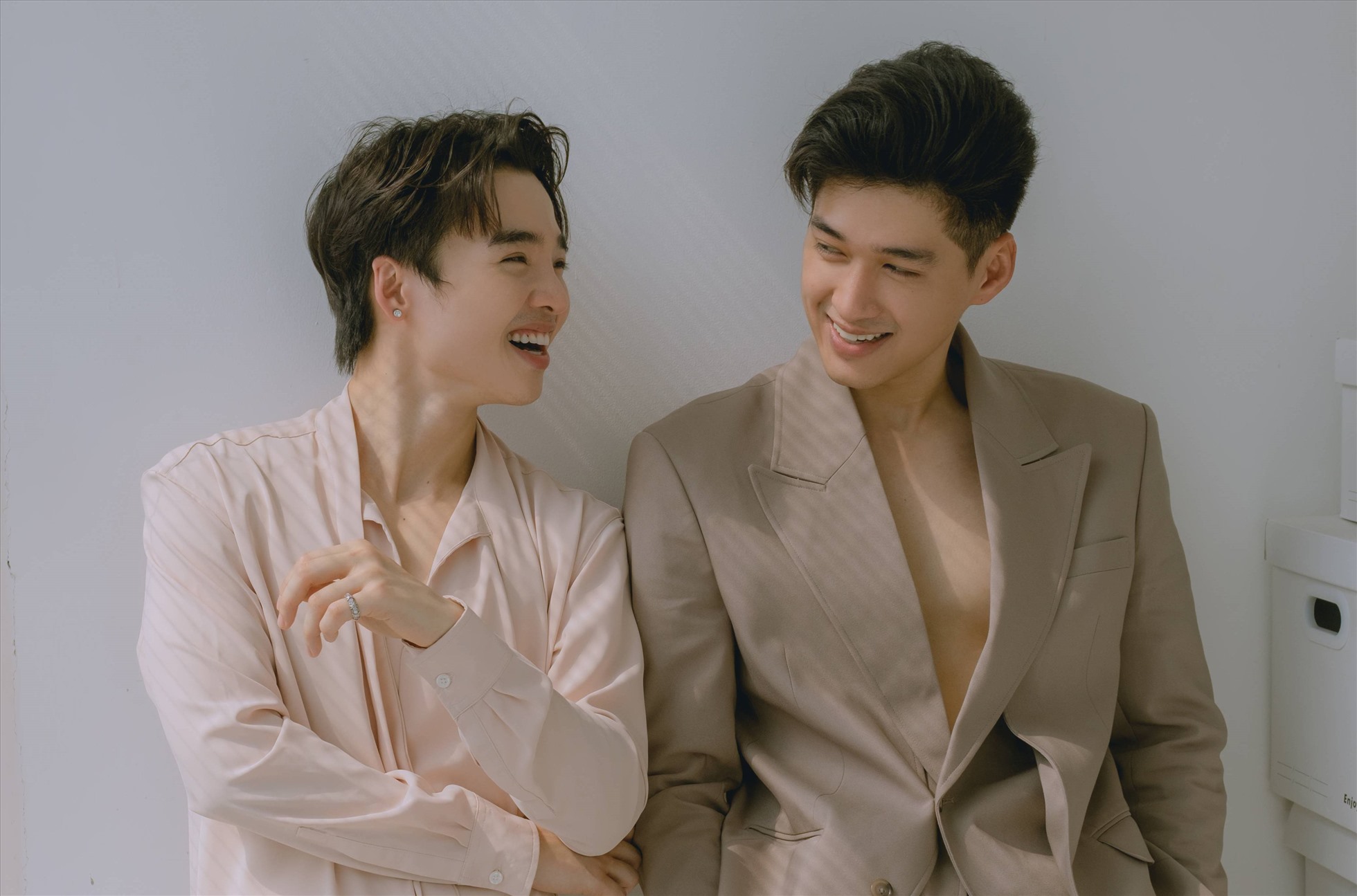 Châu Bùi tung bộ ảnh với loạt layout độc đáo mừng tuổi 25